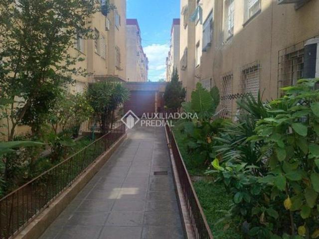 Apartamento JK desocupado, excelente localização junto a Av. Baltazar de O. Garcia