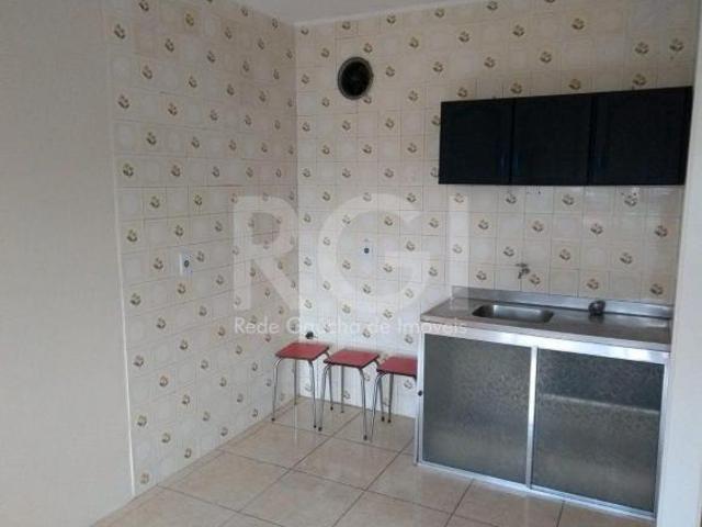 Apartamento JK em andar alto no coração da Cidade Baixa