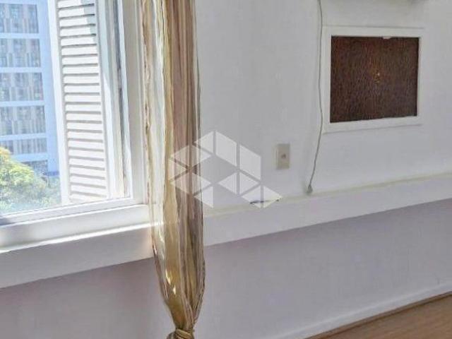 APARTAMENTO JK EM ANDAR ALTO, COM VISTA E TOTALMENTE REFORMADO