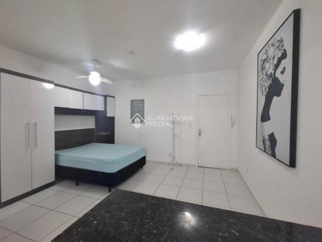 Apartamento JK, Impecável e mobiliado, entrada dupla