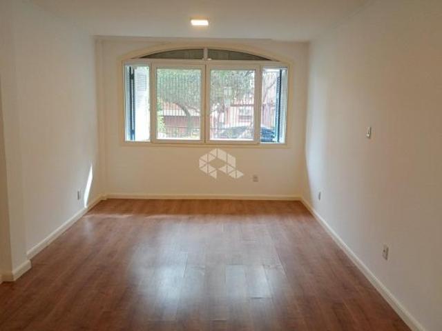 Apartamento JK / Kitnet à venda com pátio no bairro Auxiliadora Porto Alegre/RS