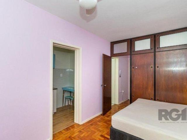 Apartamento JK no Centro Desocupado MOBILIADO