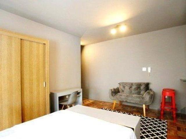 Apartamento JK no Menino Deus mobiliado DESOCUPADO