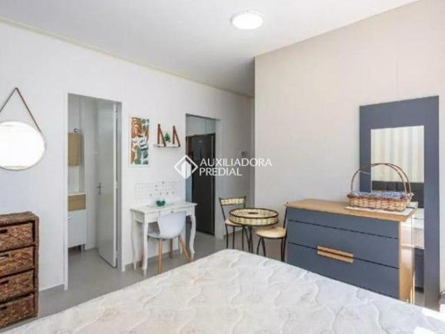 Apartamento JK reformado no bairro Cidade Baixa