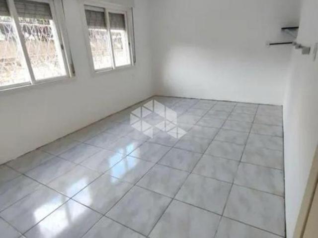 Apartamento JK/Kitnet Térreo em Ótimo Estado e Muito Bem Localizado