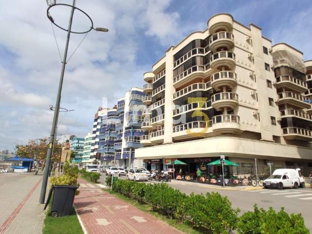 Apartamento Lateral Frente ao Mar com Vista e Churrasqueira em Itapema