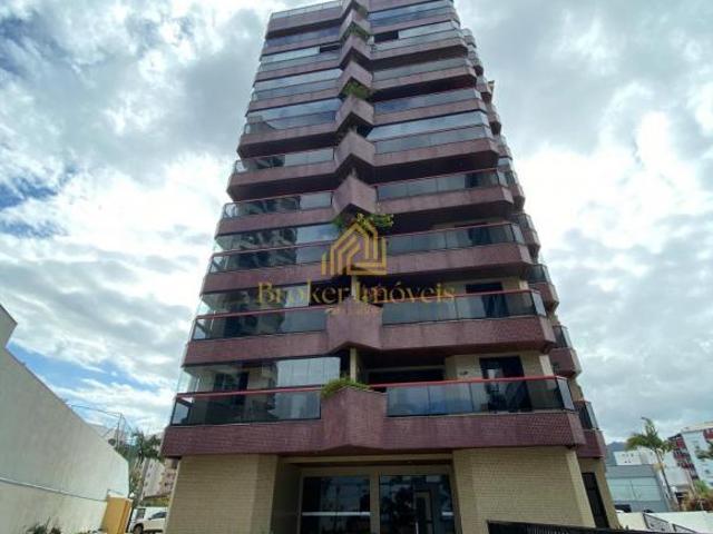 APARTAMENTO LINDÍSSIMO COM 127m2 BEM FRENTE AO MAR NO EDIFÍCIO ARPOADOR NA MARTIM DE SÁ