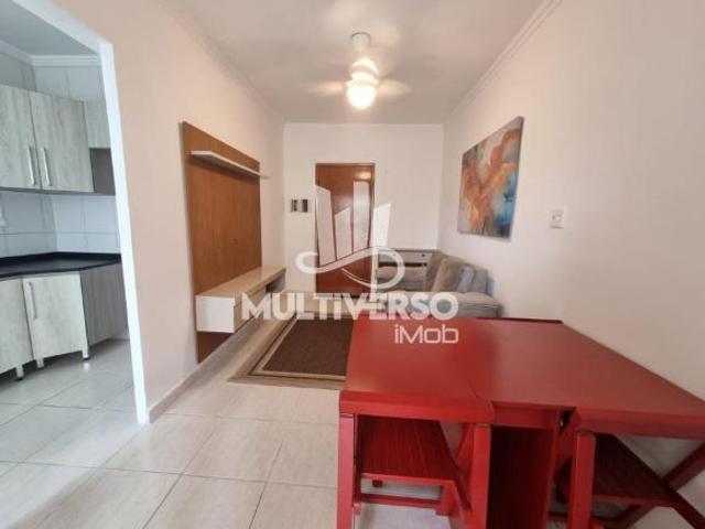 Apartamento lindo, reformado e semi mobiliado a 250 metros do mar no Caiçara