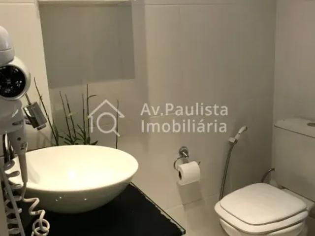 Apartamento locação ou venda, Cerqueira Cesar, 69m2, 2 quartos, reformado, próximo ao metrô HC e Osc