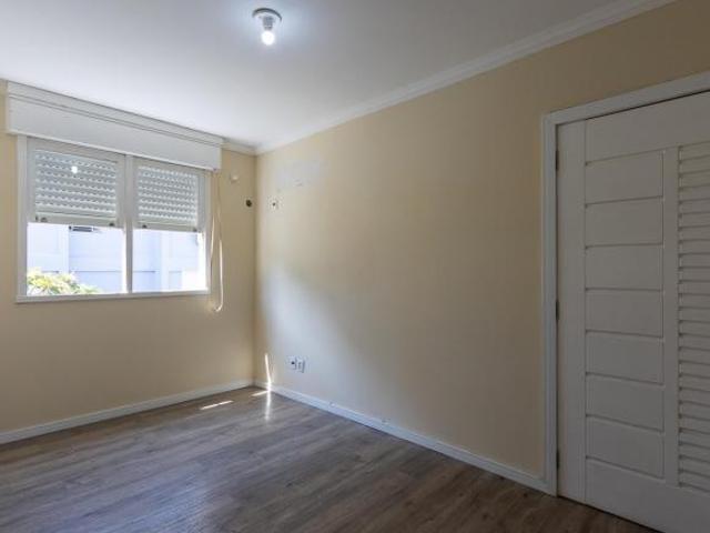 APARTAMENTO LOCADO, REFORMADO, 3 QUARTOS, 1 VAGA ROTATIVA BAIRRO CAMAQUÃ