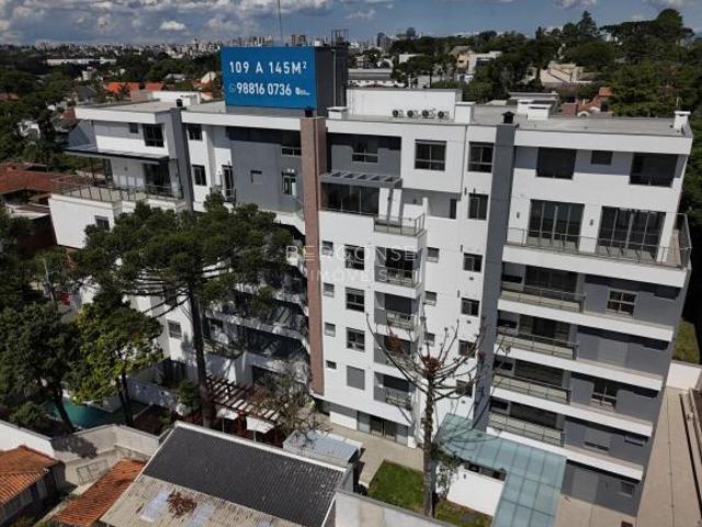 Apartamento localizado no Mercês, com 109 m² priva