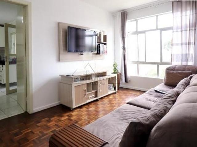 Apartamento localizado no bairro Bacacheri, amplo