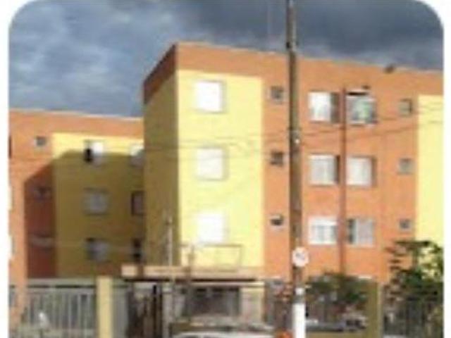 Apartamento localizado próximo da entrada do condomínio, com acesso rápido segundo andar primeiro b