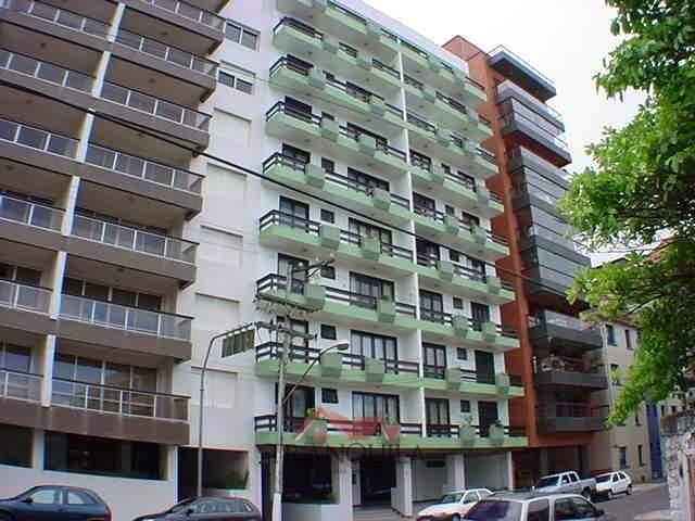 Apartamento localizado uma quadra da praia