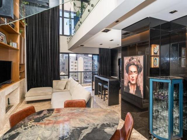 Apartamento loft no bairro Champagnat, uma planta