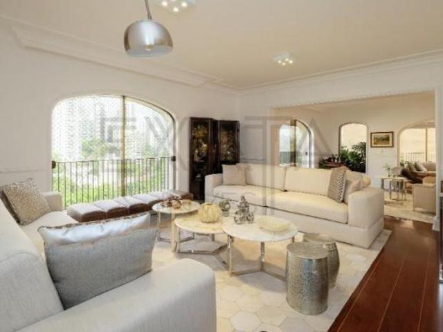 Apartamento Luxuoso no Pacaembu: 4 Quartos, 4 Suítes, 6 Salas, 5 Banheiros, 4 Vagas, 267,53m² São