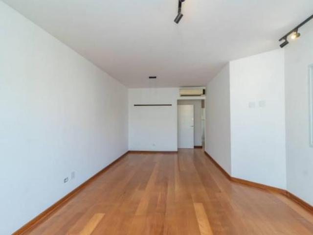 Apartamento Luxuoso à Venda no Itaim Bibi: 3 Dormitórios, Piscina e 3 Vagas R$ 2.800.000