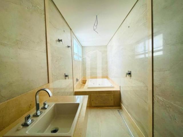 Apartamento Luxuoso com 4 Suítes no Setor Marista Vista Panorâmica e Confor.