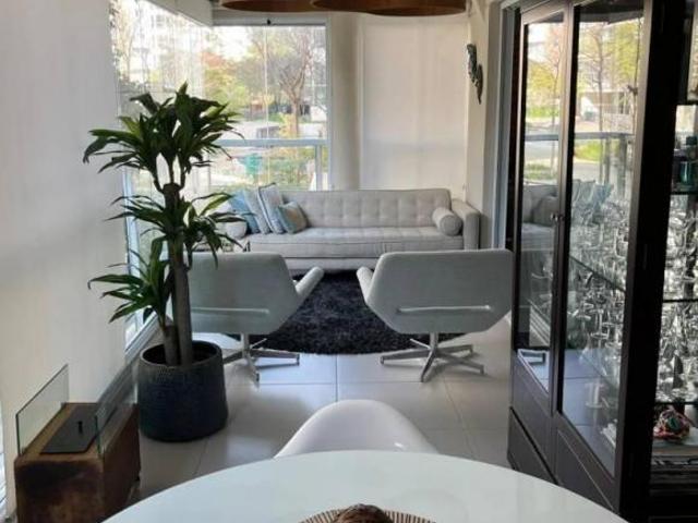 Apartamento Luxuoso com 3 Suítes e Piscina à Venda na Chácara Santo Antônio R$ 2.790.000