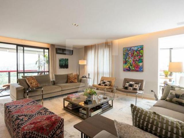 Apartamento maravilhoso com vista para o verde do Jardim Europa 320 m² 3 suítes