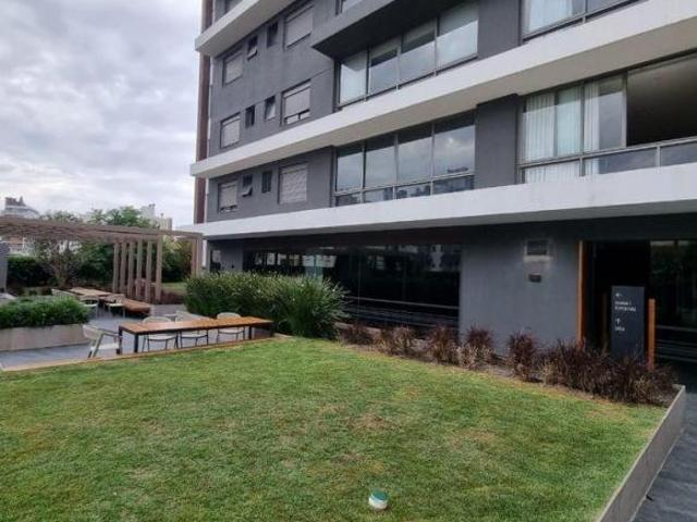 Apartamento maravilhoso, duas vagas individuais, infra de clube, próximo ao Igua