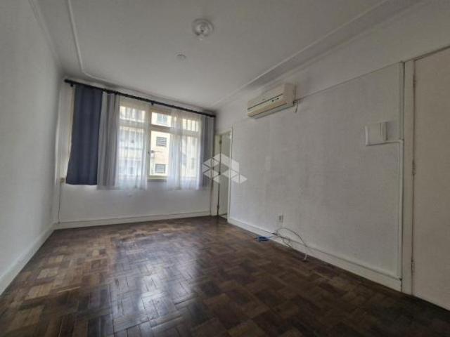 Apartamento Marechal Floriano, 2 dormitórios, dependência e 2 banheiros