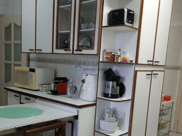 Apartamento metrô Alto Ipiranga, amplo, reformado, próximo à escolas, bancos e comércio local
