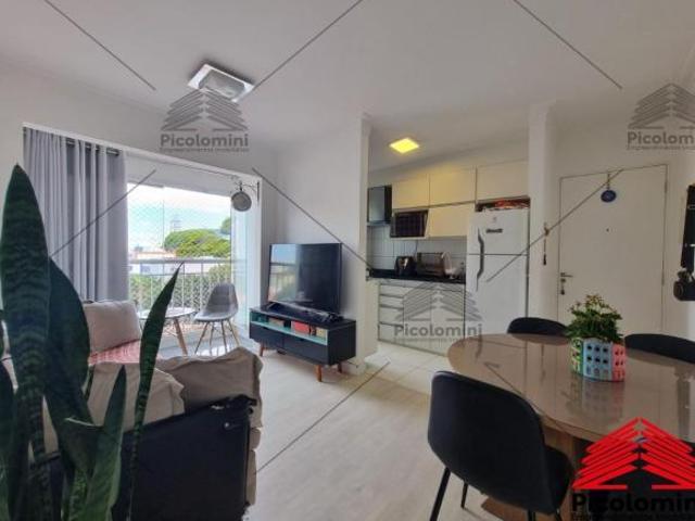 Apartamento, Mooca com 2 dormitórios, sala de estar e jantar com sacada estendida, sol da manhã 1