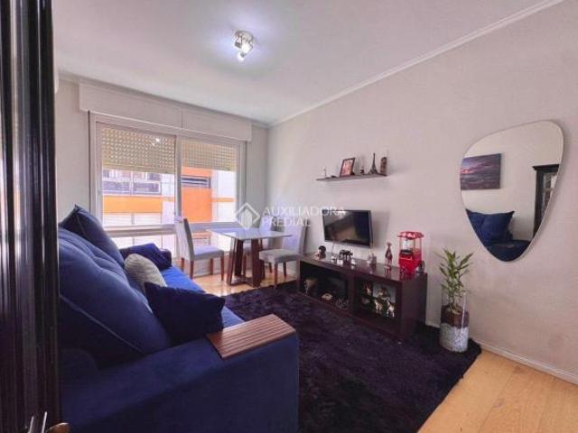 Apartamento mobiliado, 3 dormitórios no Mont serrat