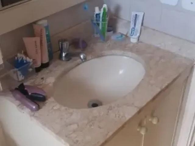 Apartamento mobiliado, 2 dormitórios, 2 vagas de garagem, sacada, r$ 450.000,00