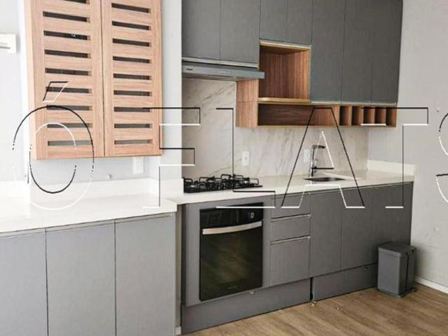 Apartamento mobiliado 2 dormitórios com suíte e varanda no Caminhos da Lapa próximo ao metrô