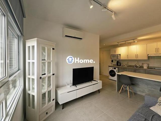 Apartamento mobiliado, 2 dormitórios, com vaga escriturada Cidade Baixa