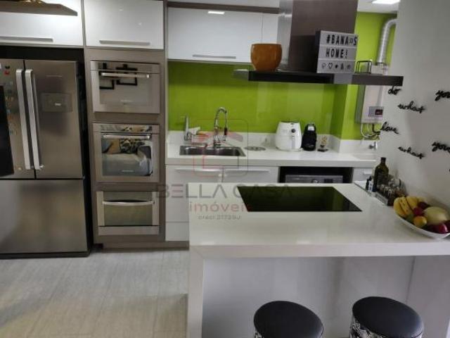 Apartamento mobiliado, 2 quartos, 1 vaga e varanda 68² Mooca a venda