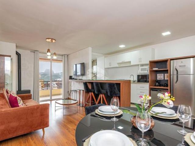 Apartamento mobiliado 2 suítes 1 vaga de garagem,a 700m da Rua Coberta em Gramado