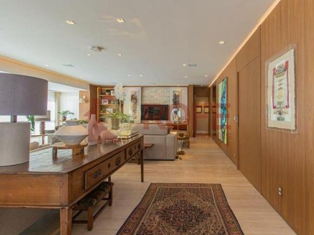 Apartamento Mobiliado 385 m² | Sofisticação Absoluta no Campo Belo