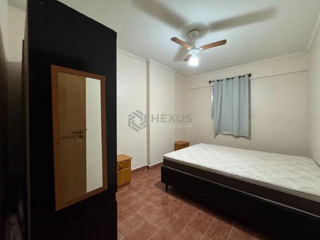 Apartamento mobiliado com despesas baixas a duas quadras da Praia das Pitangueiras, Guaruja