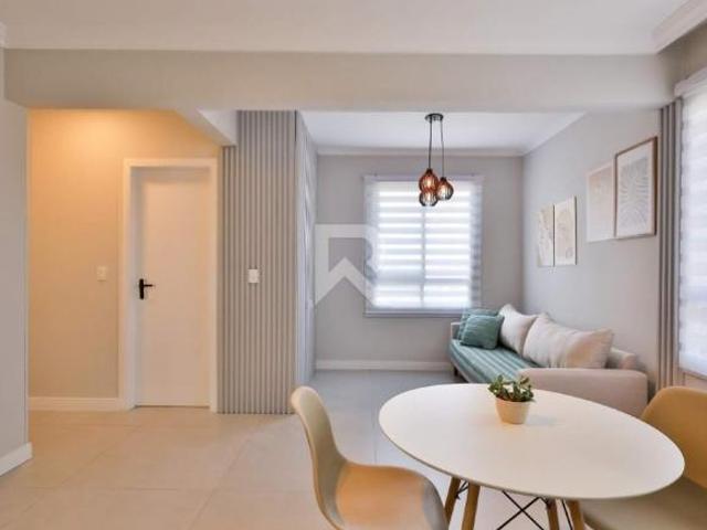 Apartamento mobiliado com face norte, 2 quartos sendo 1 suíte á venda – Bigorrilho Curitiba/PR
