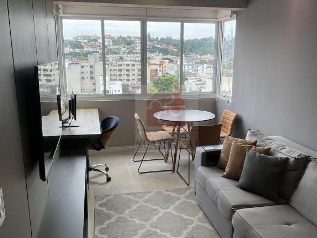 Apartamento mobiliado com garagem à venda na Azenha