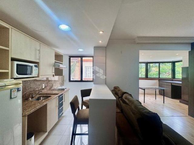 Apartamento mobiliado, com uma vaga, em condomínio com infra
