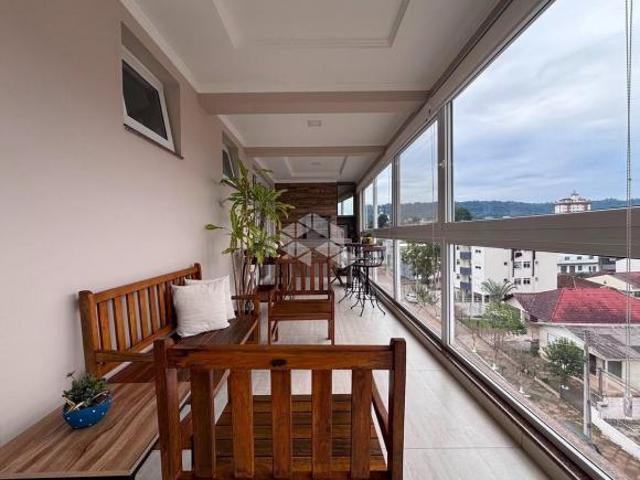 Apartamento mobiliado com 03 suítes no Bairro Universitário