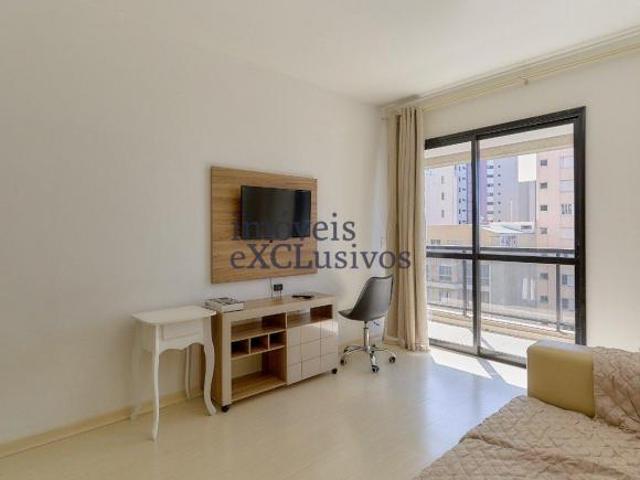 Apartamento mobiliado com 1 dormitório, vista definitiva e churrasqueira a carvão
