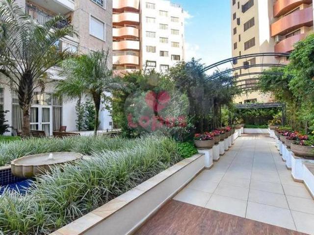 Apartamento mobiliado com 1 quarto com vaga de garagem no Batel