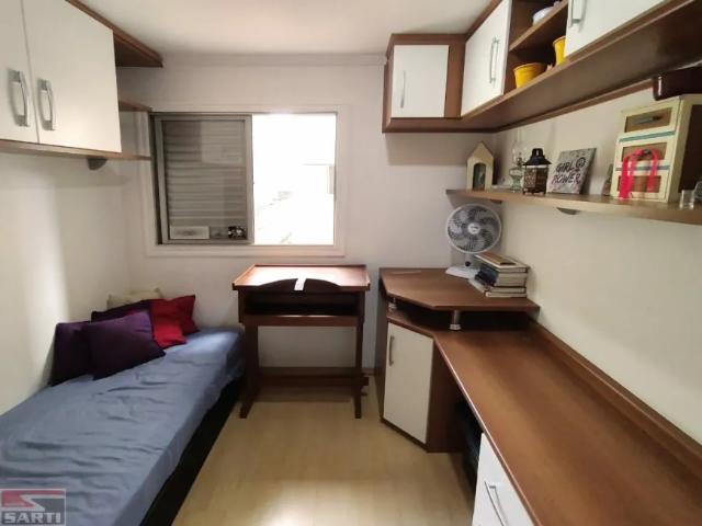 Apartamento mobiliado com 2 dormitórios, banheiro social completo, 1 vaga