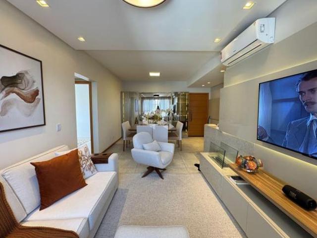 Apartamento mobiliado com 2 dormitórios 01 suíte e dois boxes no Bairro Santo