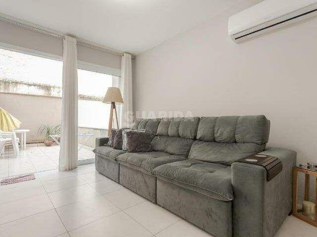 Apartamento mobiliado com 2 dormitórios sendo 1 suíte para alugar no bairro Petrópolis. COD: 24319