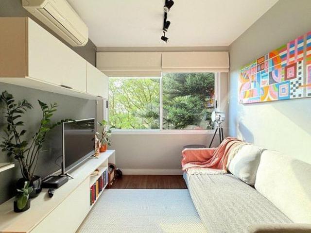 Apartamento mobiliado com 2 dormitórios, suíte e infraestrutura completa