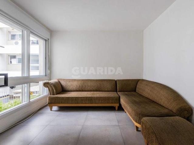Apartamento MOBILIADO com 2 dormitórios para alugar no bairro Petrópolis. COD: 20118