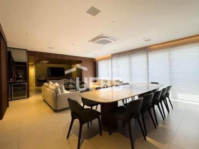 Apartamento mobiliado com 3 suítes à venda no Parque Flamboyant