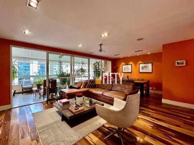 Apartamento Mobiliado com 3 suítes/Churrasqueira na Varanda/3 vagas/Próx. do Parque Ibirapuera à ven