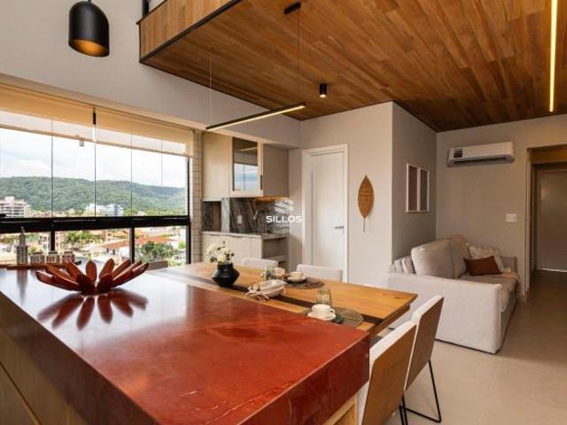 Apartamento mobiliado à venda com 3 suites em Caiobá Matinhos/PR